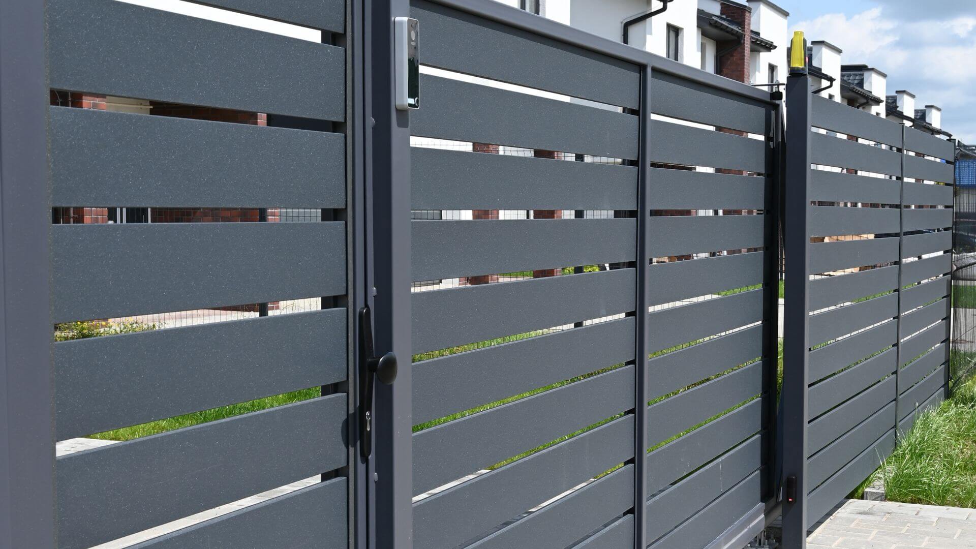 A Guide To The Many Types Of COLORBOND Fencing | ClickSteel